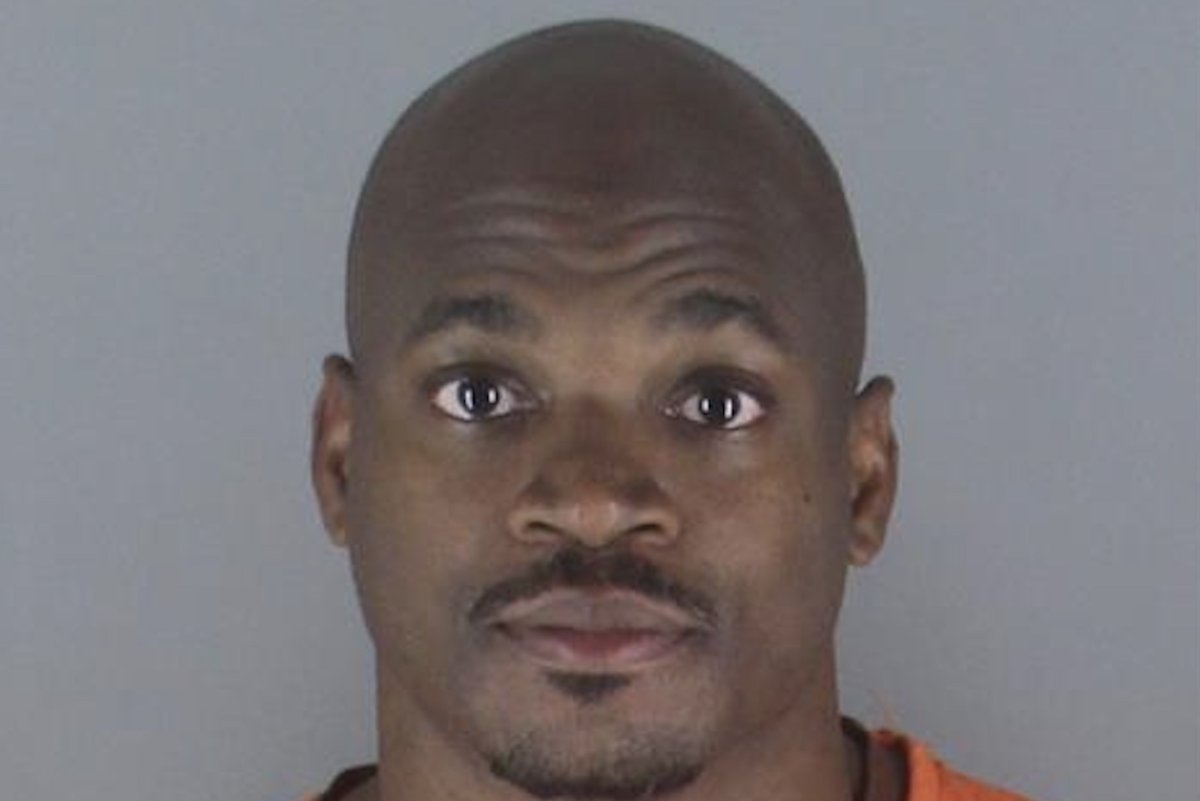 Vikings legend Adrian Peterson arrested on DWI charge after NFL Draft party