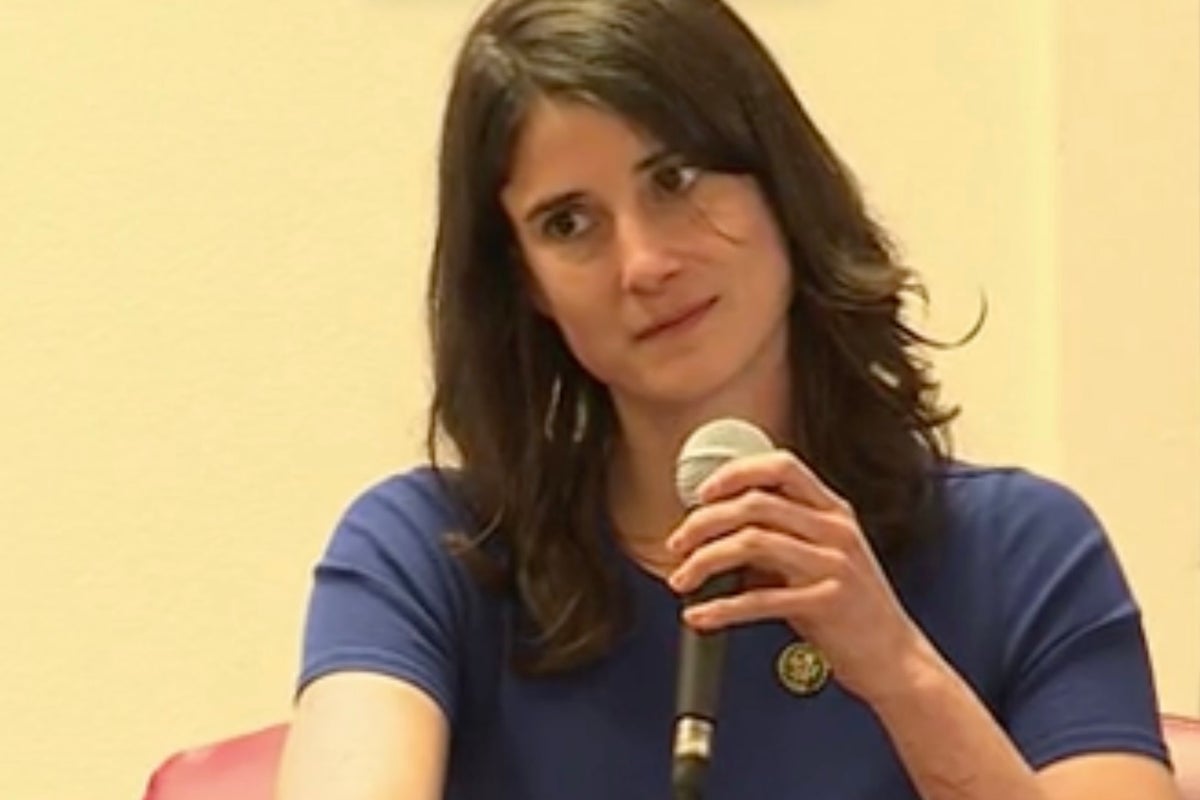 Democrat is nearly boo’ed out of hour-long town hall as voters bash her ...