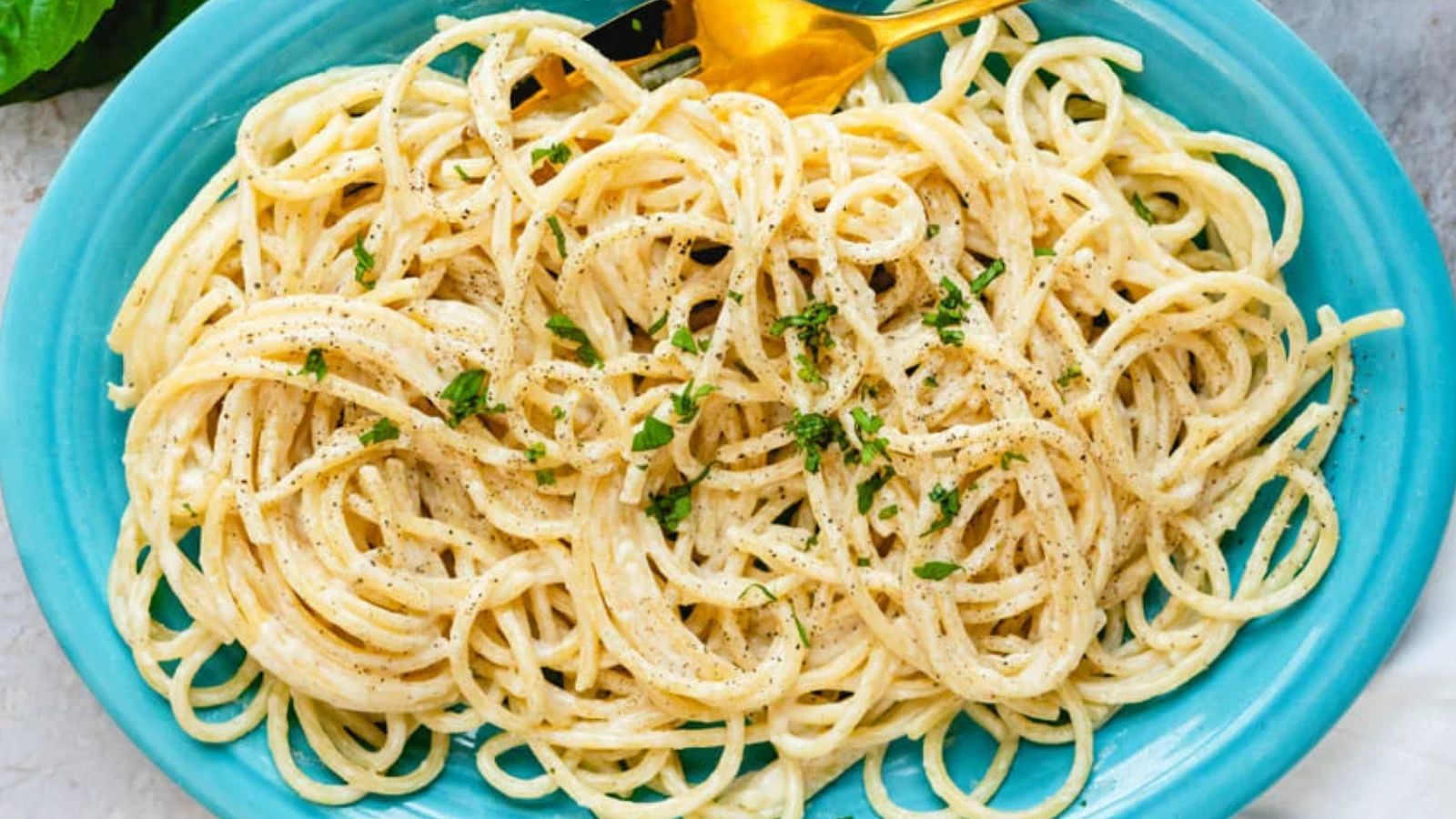12 Pasta Recipes That Don't Use Red Sauce (Picky Eaters, Rejoice)
