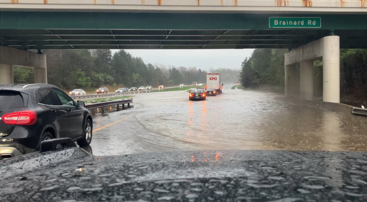 Solon Police ask drivers to avoid US-422 due to flooding