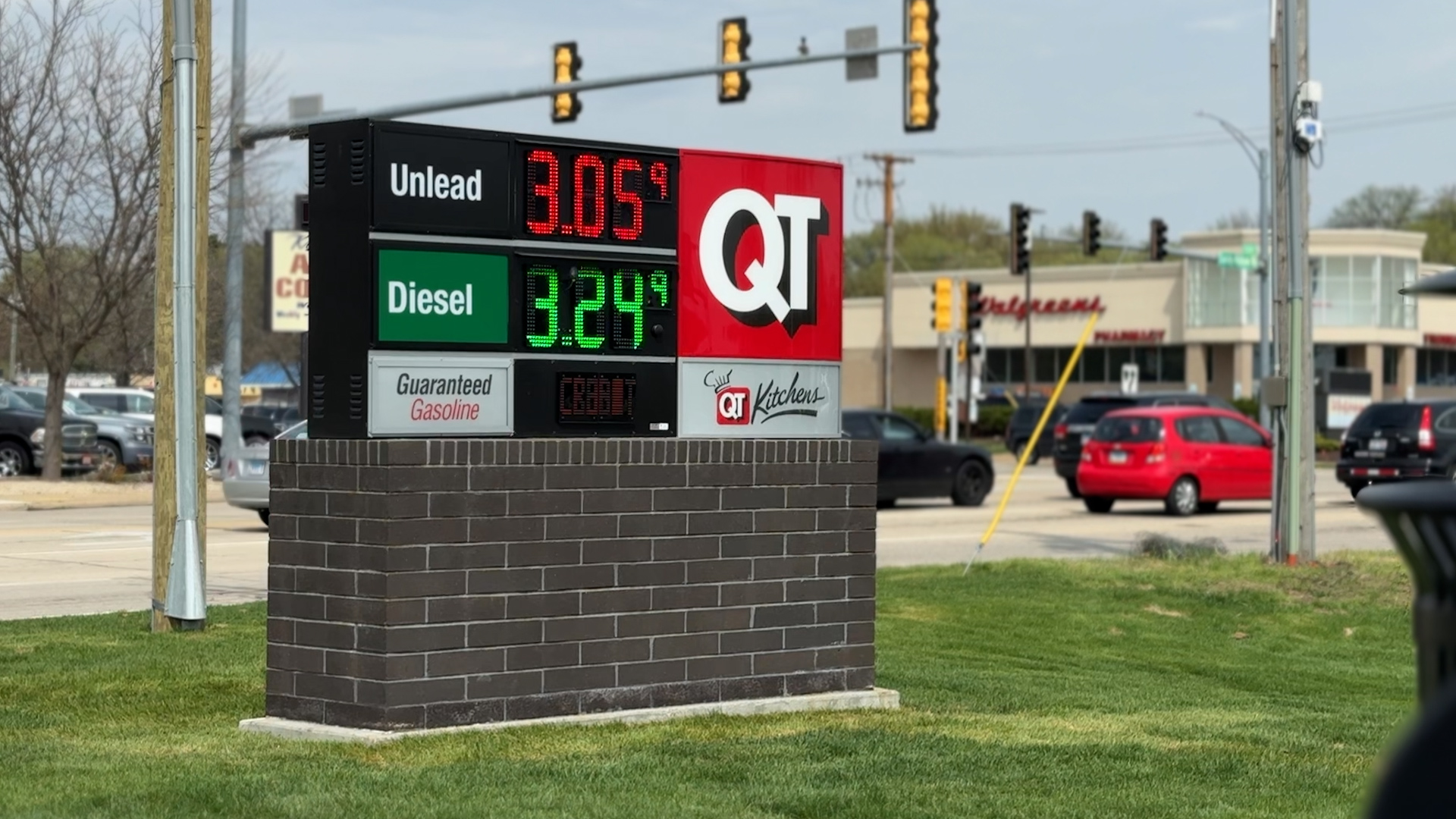 Gas Wars II: QuikTrip opens second Rockford location on south side