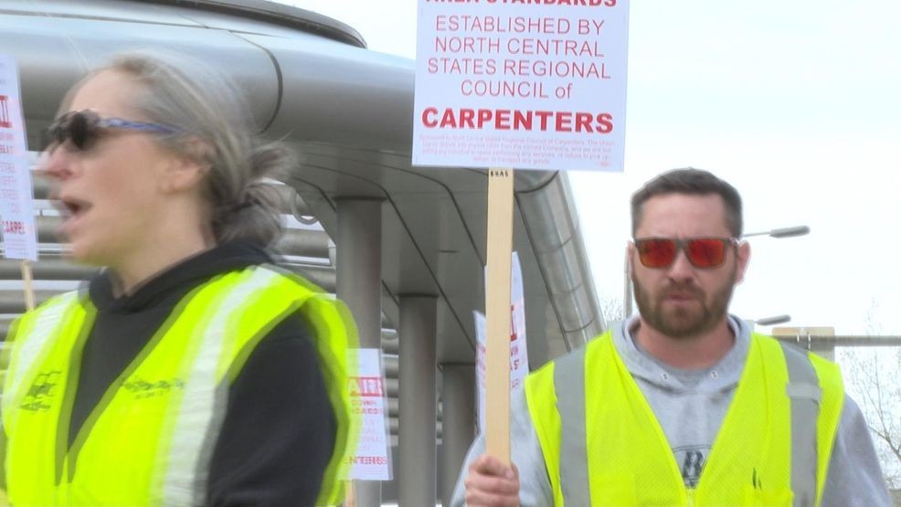 Carpenters union accuses hospital contractor of labor violations during ...