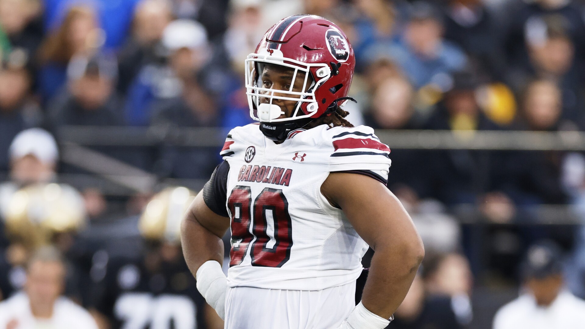 Bills trade up to No. 41, select DT T.J. Sanders