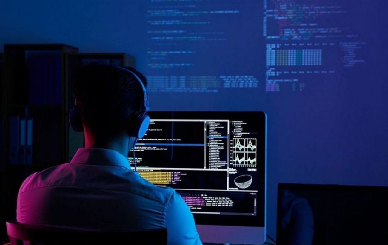 Ukraine becomes 'easy target' for Russian hackers: Bloomberg names reason