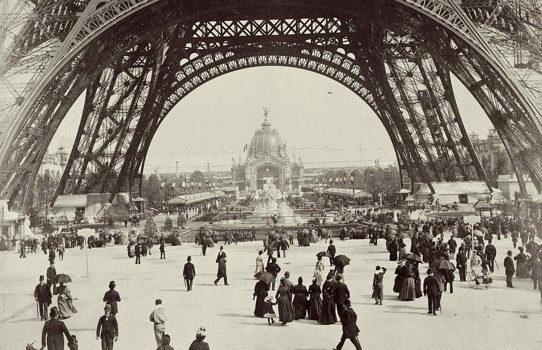Take A Look At The Early Days Of Tourism In These Historic Photos