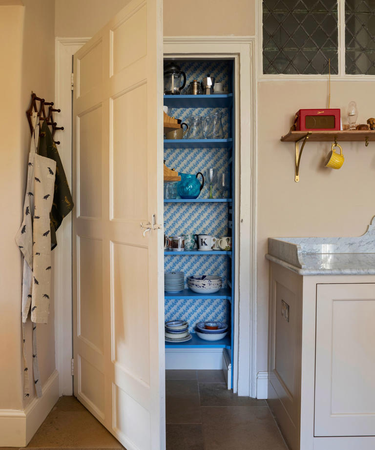 Step inside this British stately kitchen that's steeped in country ...