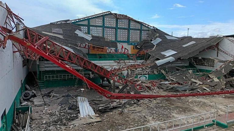 Ecuador earthquake injures 20 and causes widespread damage