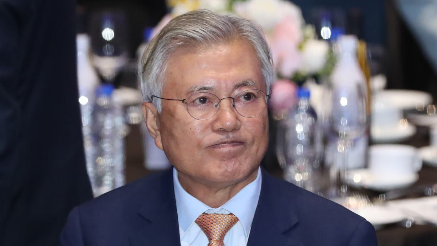 [Minute to Read] Ex-President Moon indicted in bribery case tied to son ...