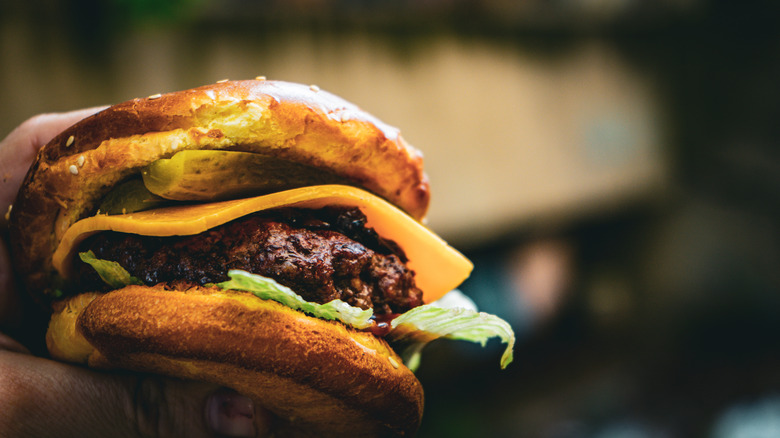 How To Hold A Burger Without It Falling Apart (We're Not Joking)