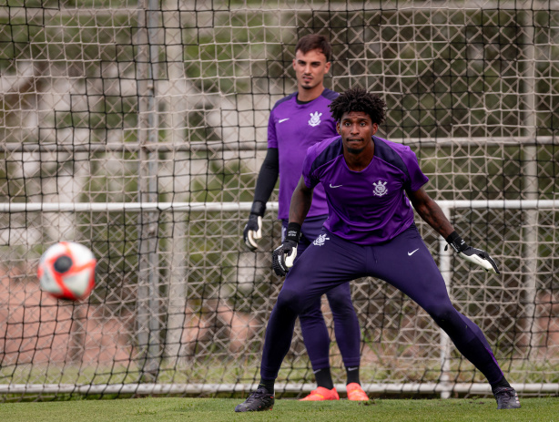 Corinthians não contará com Hugo Souza pela primeira vez desde abril