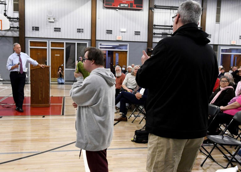 Experts at Racine town hall warn of Social Security crisis