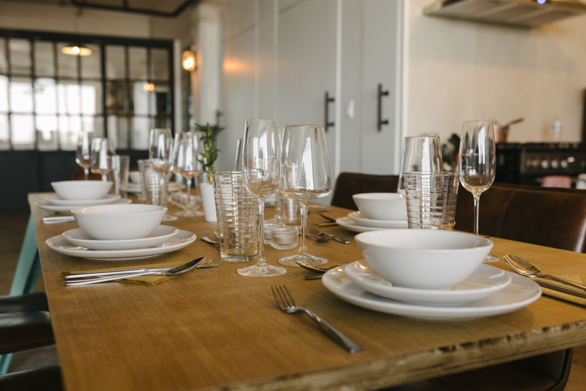 How To Host Dinner Parties In A Small Space