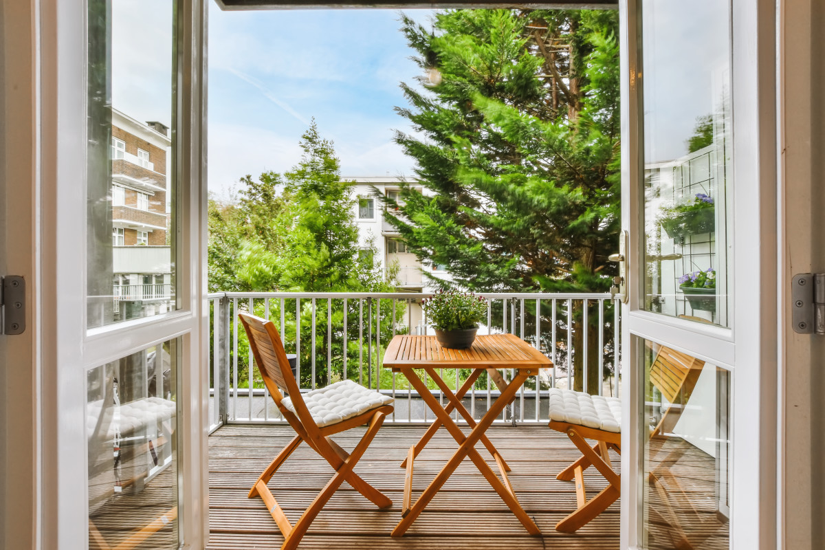 This DIY Balcony Makeover Is Pure Perfection