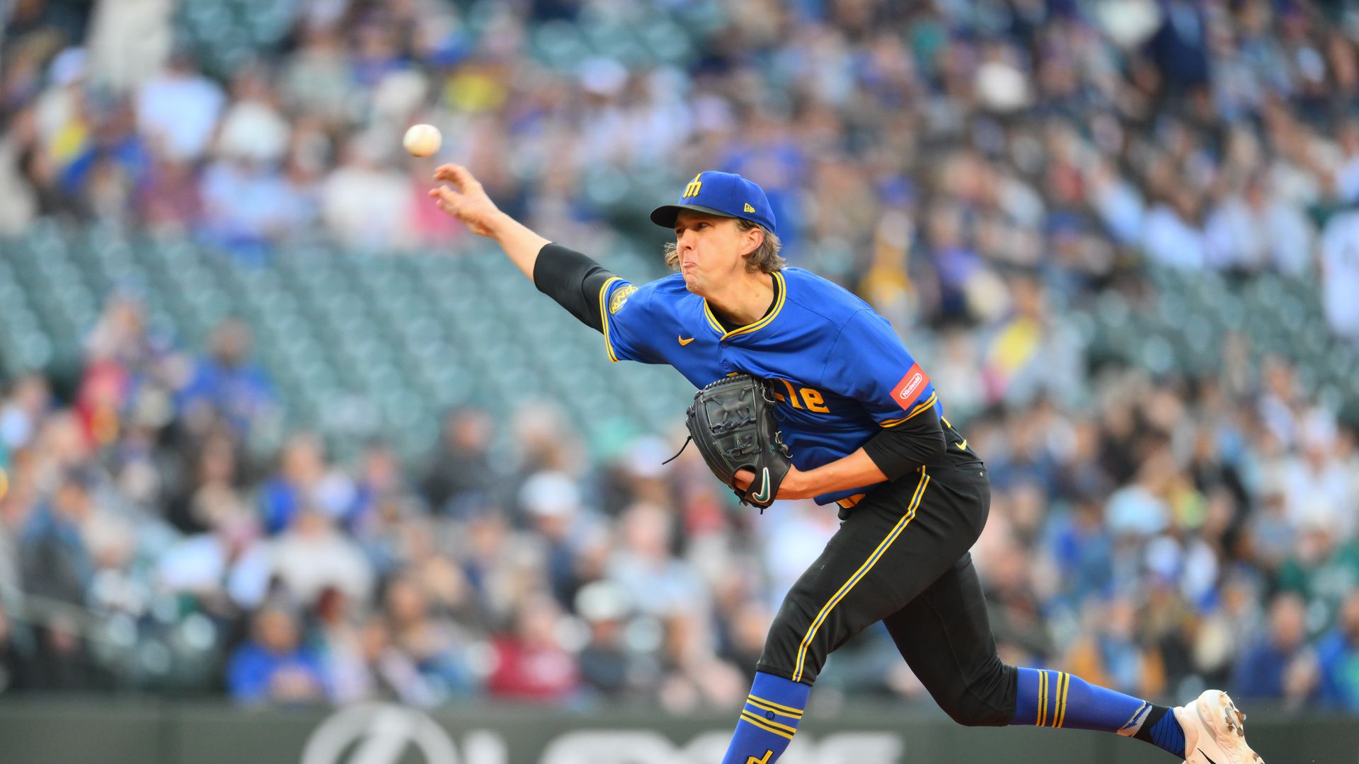 Logan Gilbert to 15-day IL with right elbow flexor strain