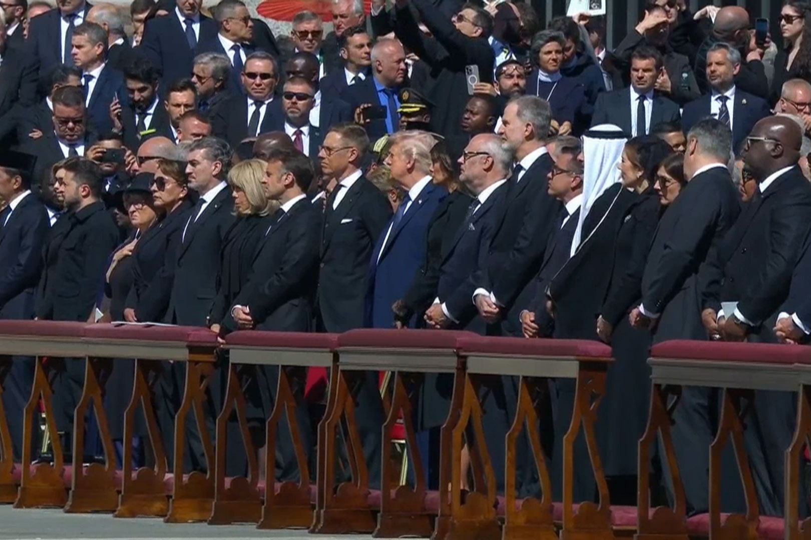 Los reyes de España despiden al papa Francisco en un funeral que reúne ...