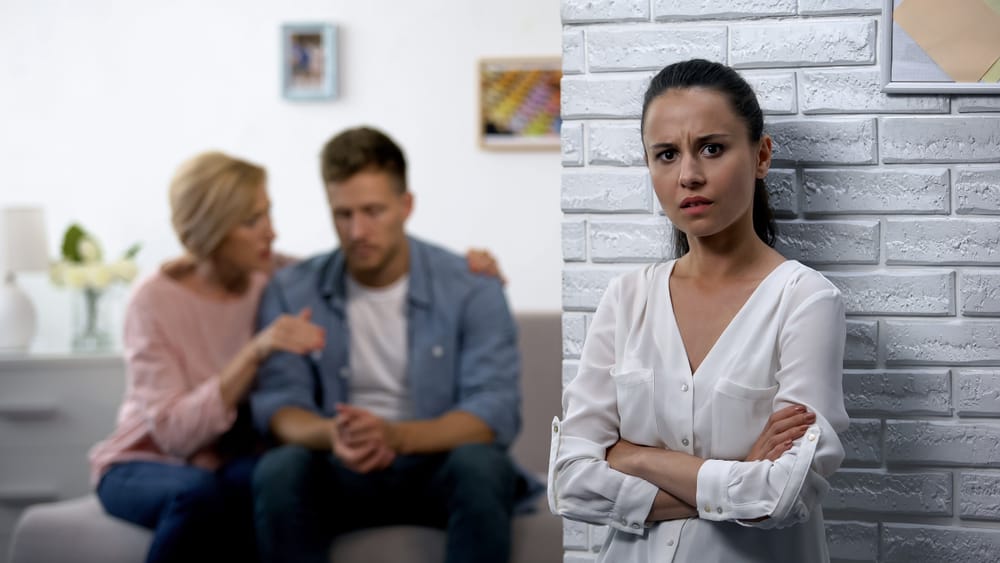 Vorsicht: 10 Zeichen, dass deine Schwiegermutter toxisch sein könnte!