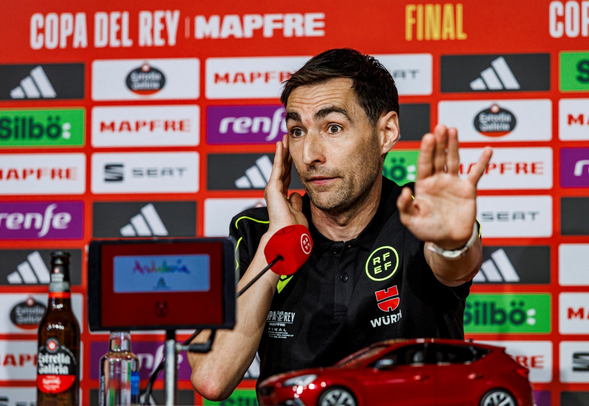 Who is Ricardo de Burgos the referee for Barcelona vs Real Madrid Copa ...