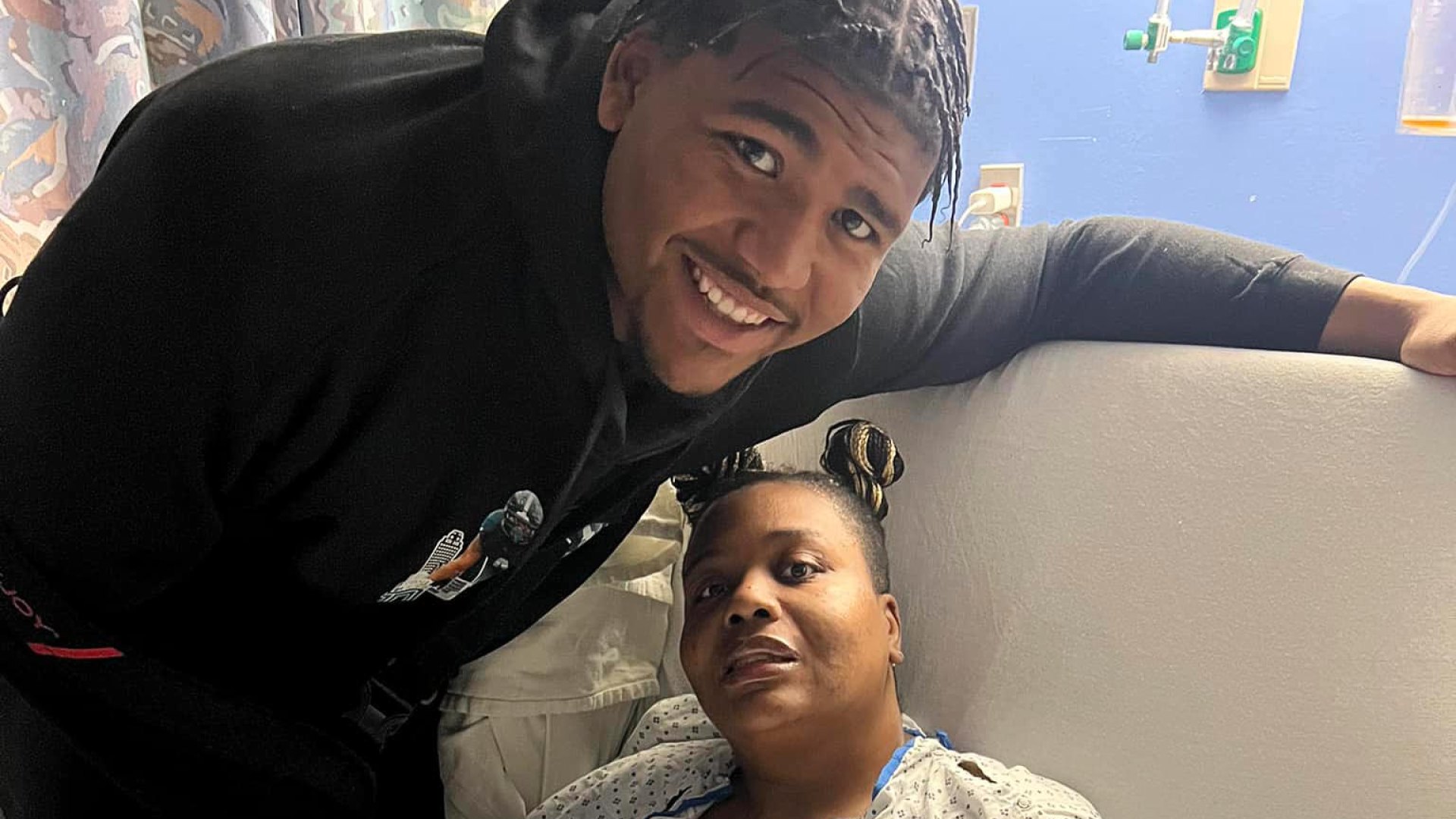 NFL Draft Pick Derrick Harmon's Mom Dies Just After His 1st Round Selection