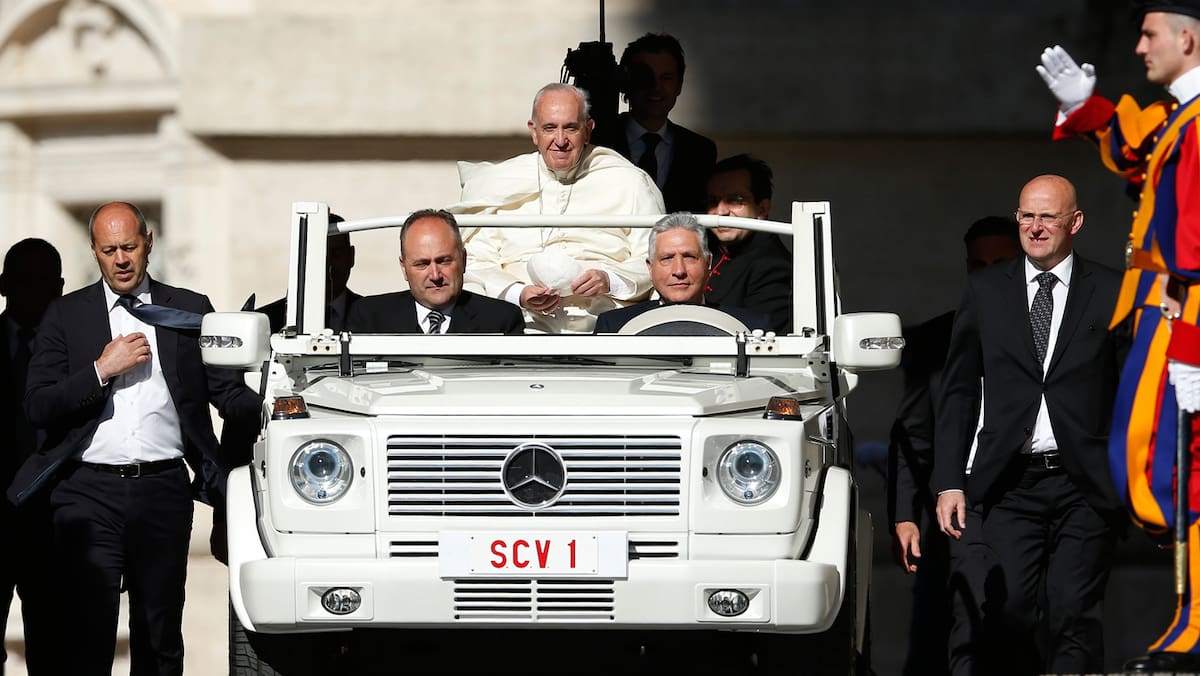 Päpstliche Begleiter: Die bewegte Geschichte der Papamobile