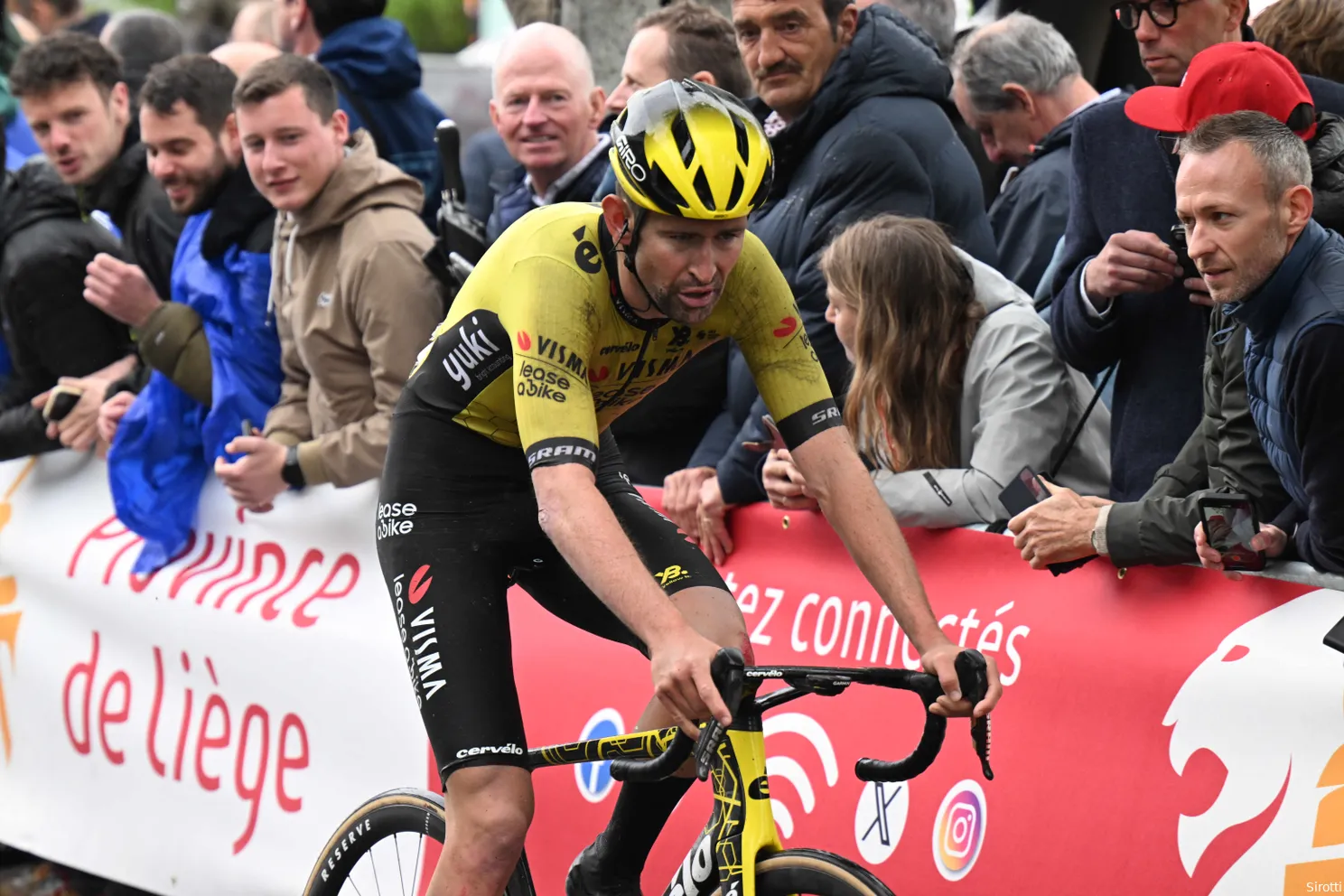 French team Decathlon AG2R makes generous offer to key Visma | Lease a Bike rider Tiesj Benoot