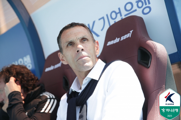 Director Foyet's cool answer judgment is not fair? I don't know why he ...