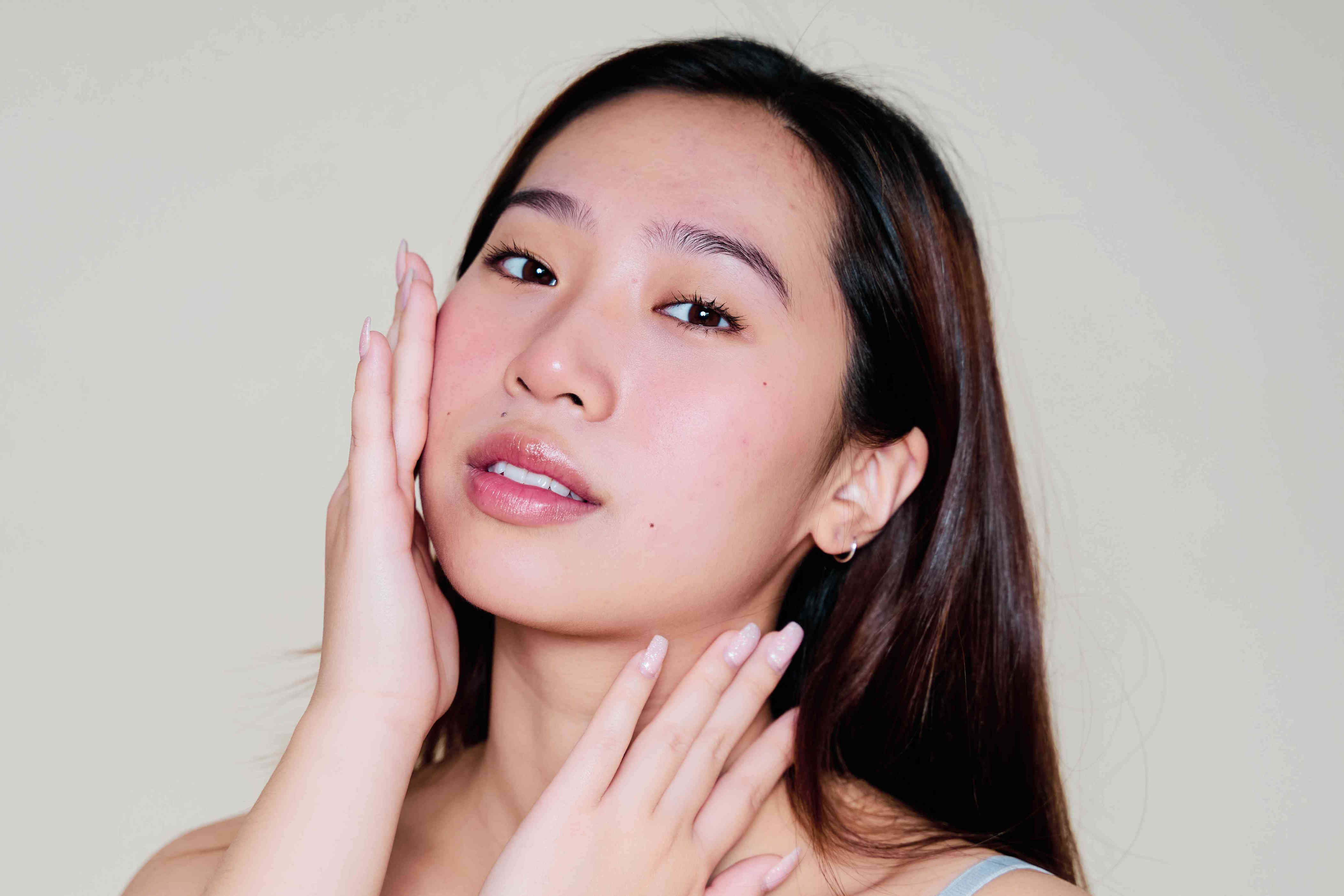 'Blurred Makeup' Is Replacing Dewy Skin This Year—Here's How to Get the ...