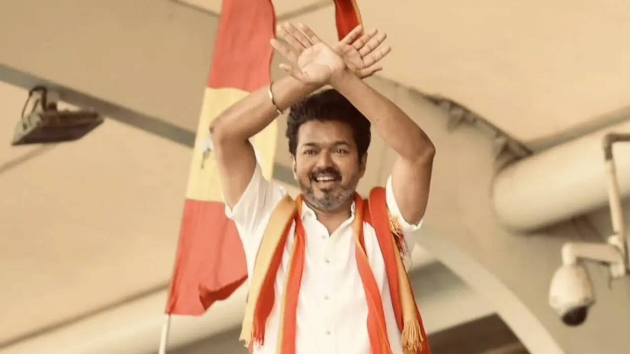 Thalapathy Vijay Fans Climb Up Van To Meet Kollywood Superstar During ...