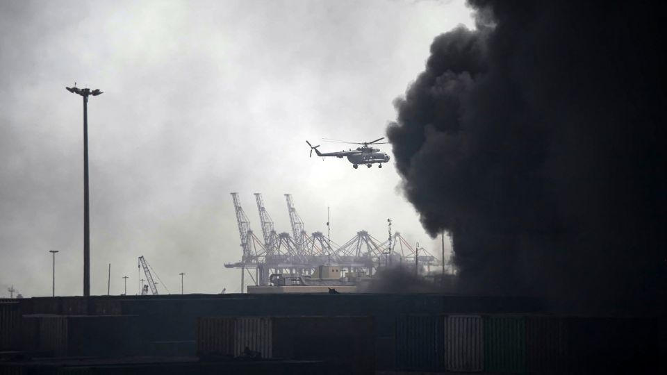 Massive explosion at Iranian port kills 28 and injures hundreds