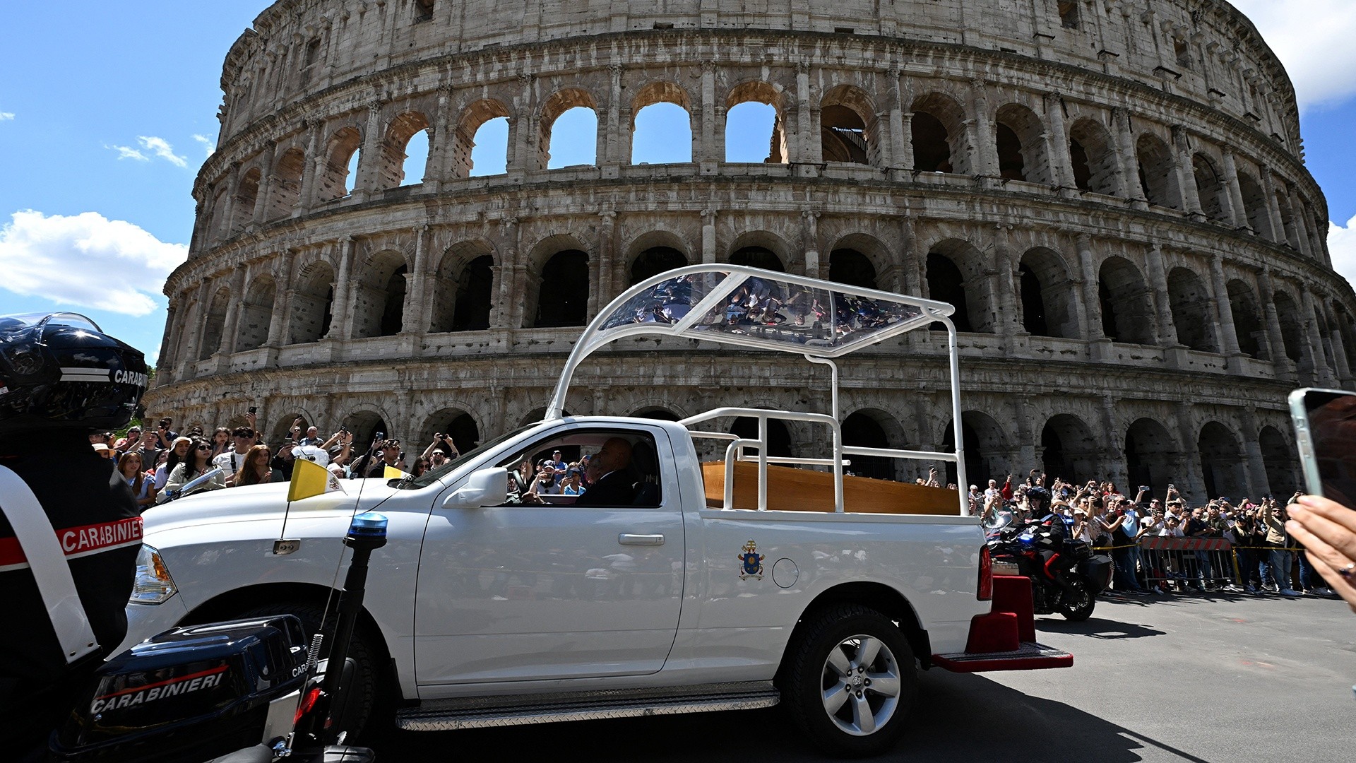 Open-air hearse carries Pope Francis' coffin to final resting place