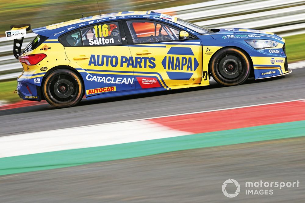 BTCC Snetterton: Cammish beats Ingram to claim pole