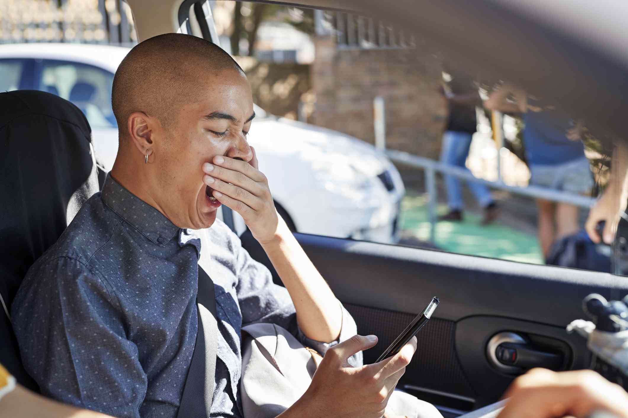 8 reasons your throat hurts when yawning