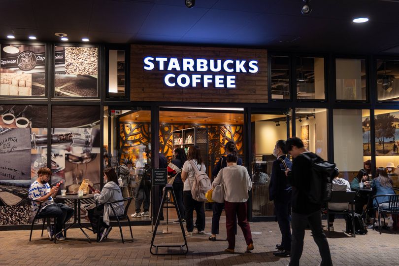 'Entitled' woman's wild request in Starbucks queue leaves customer ...