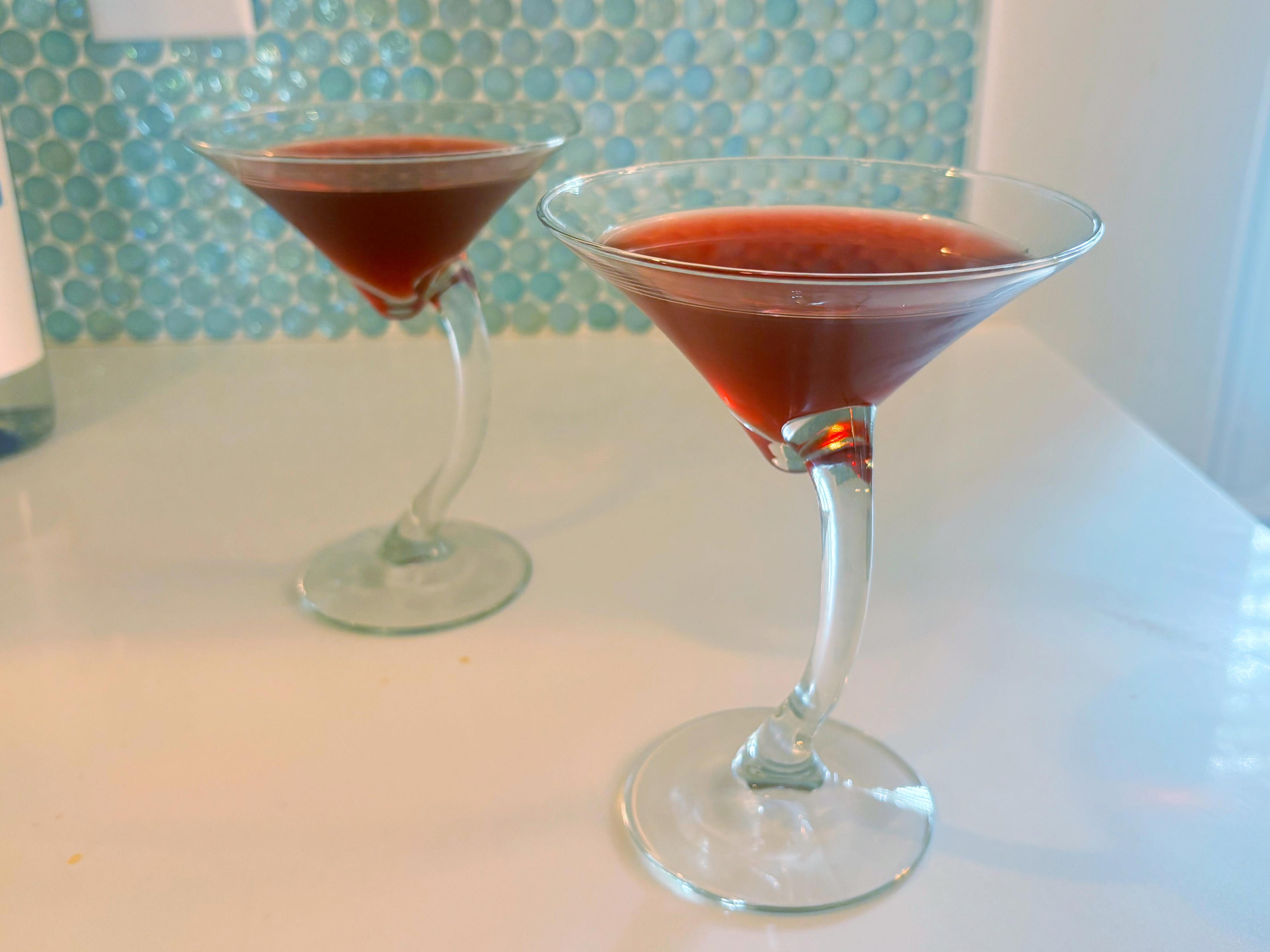 As a dietitian, my favorite cocktail is only 3 ingredients — and my ...