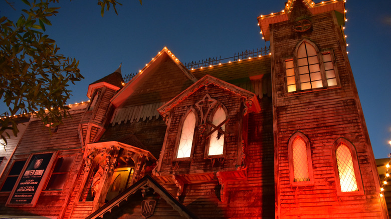 11 Most Haunted Restaurants In America