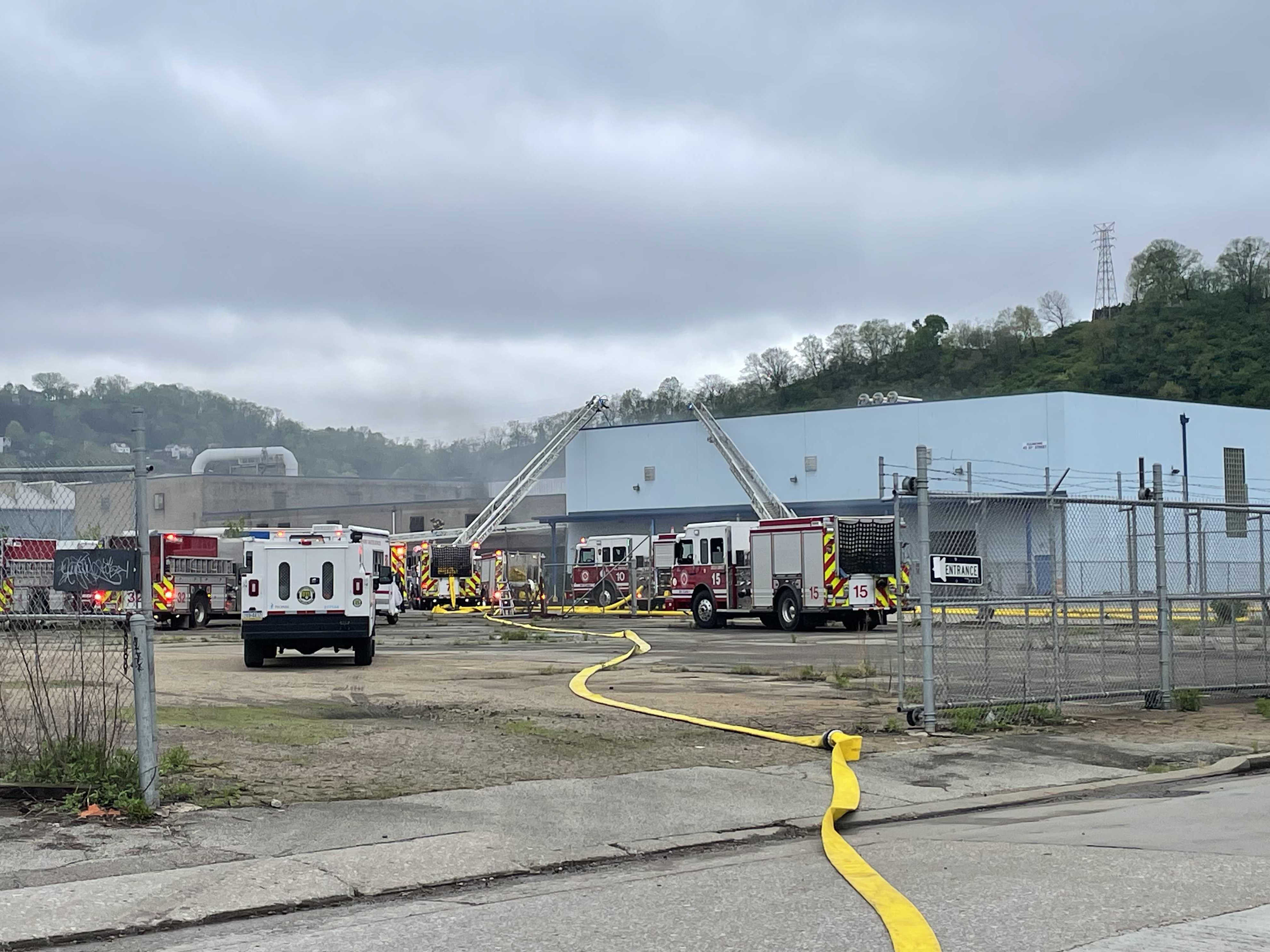 Crews battle 4-alarm fire in Pittsburgh