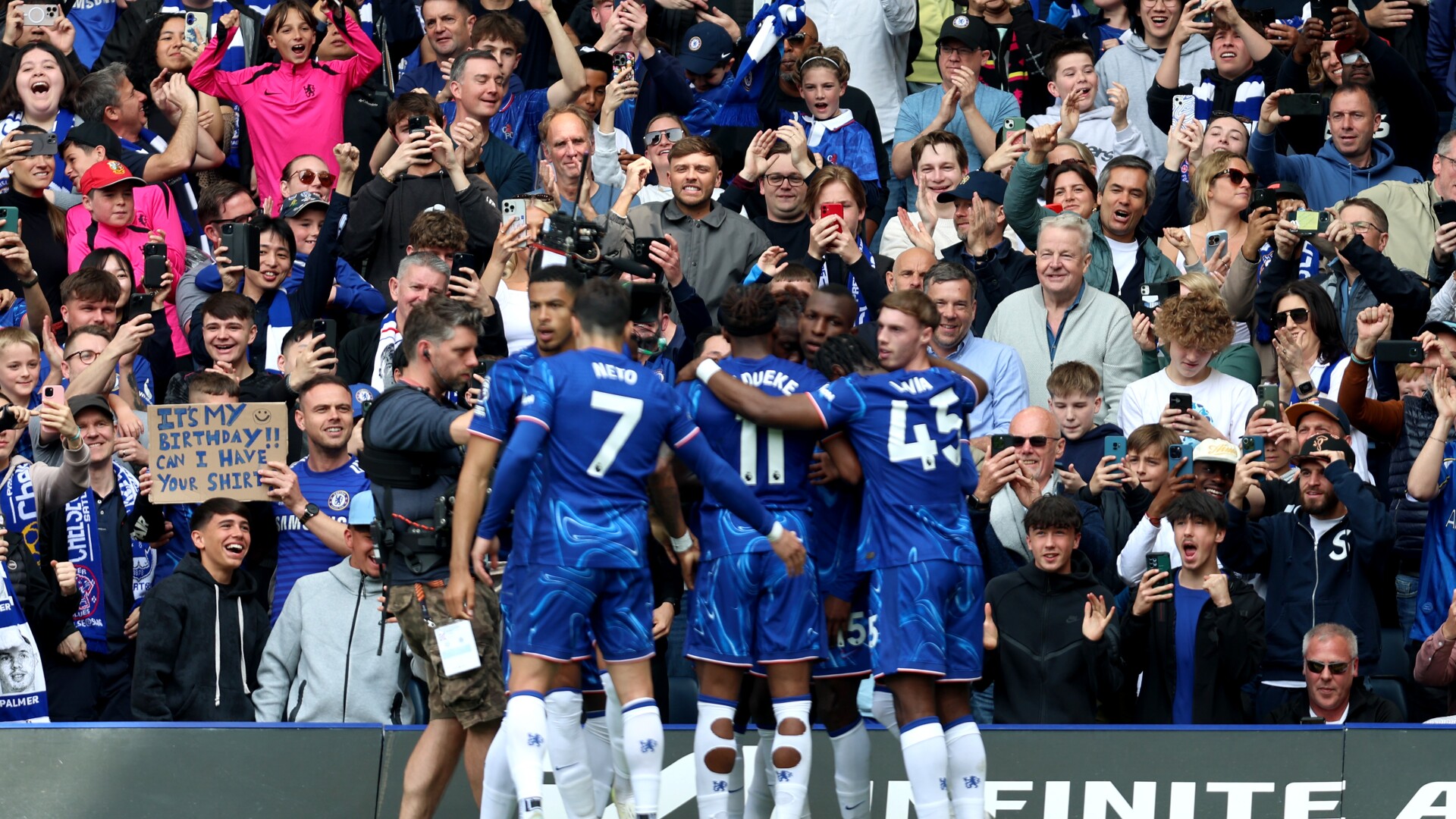 Chelsea 1-0 Everton: Blues boost Champions League dreams