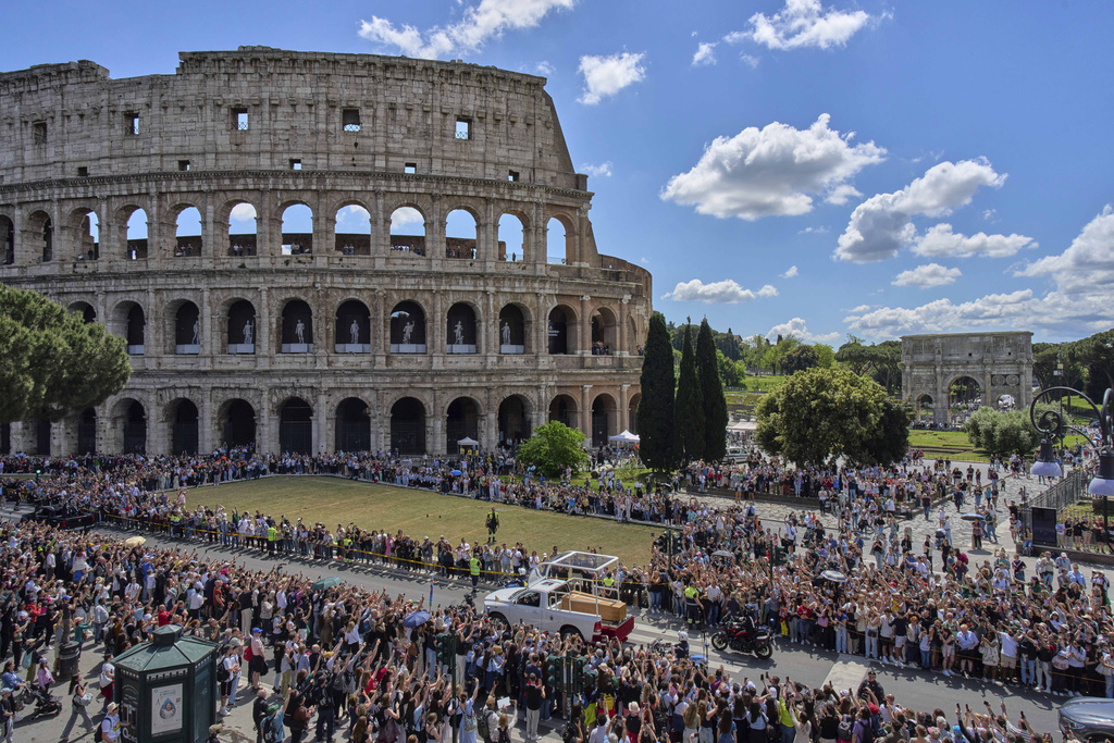 PHOTO COLLECTION: Vatican Pope Funeral Procession