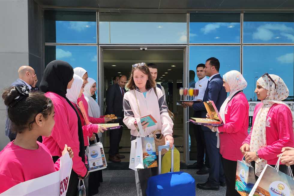 محافظ مطروح: مطار العلمين الدولي استقبل أولى رحلات الطيران السياحي ...