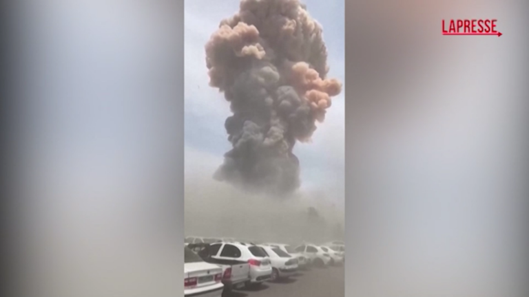 Iran, esplosione nel porto Shahid Rajaei: il video