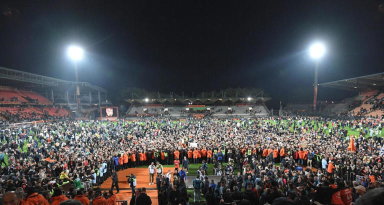 Scènes de liesse à Lorient après la remontée en L1