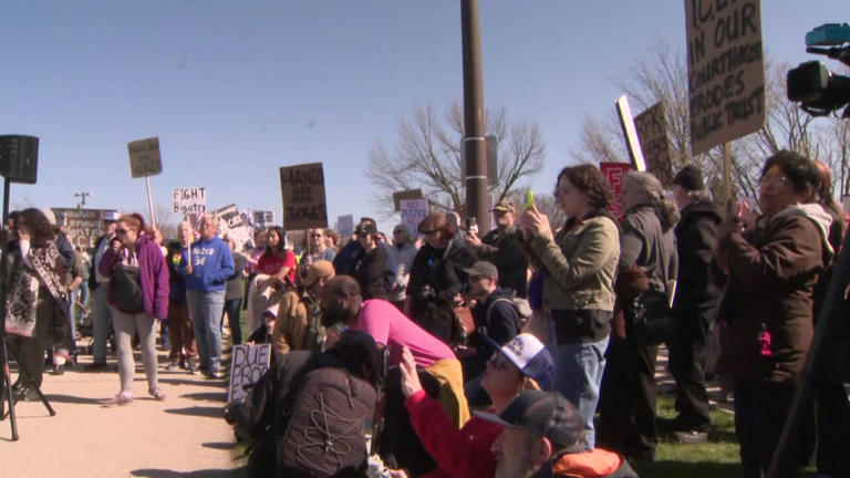 Milwaukee County Judge Dugan arrested; protests outside FBI