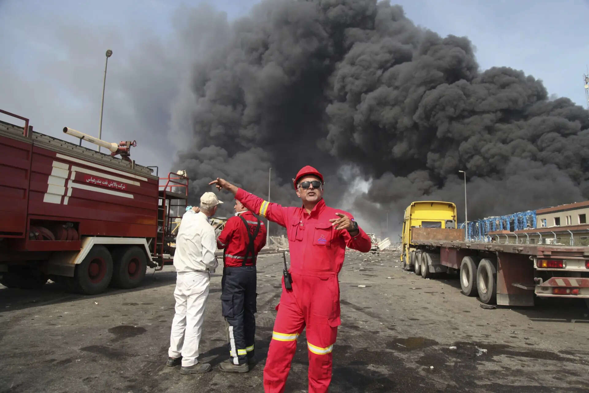 Explosion and blaze at Iranian port kill 40, injure 800; chemical ...