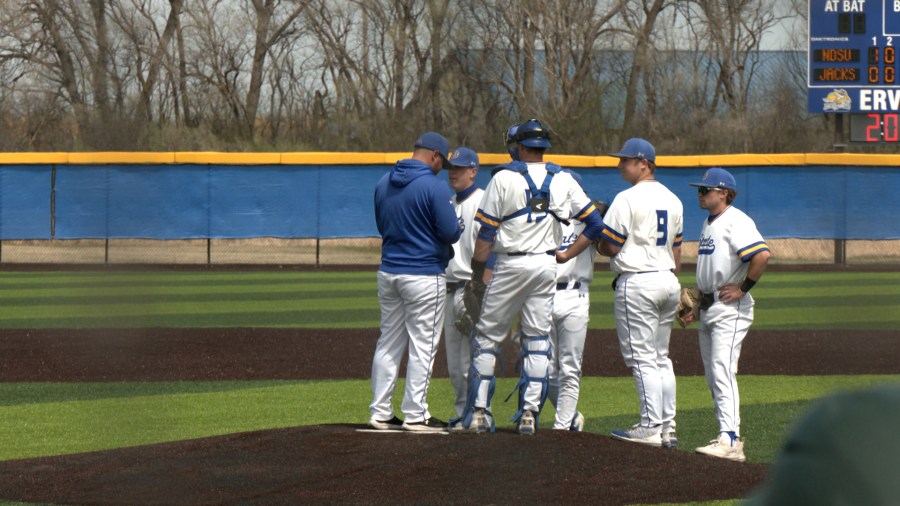 Jackrabbits rally to split baseball twinbill with NDSU