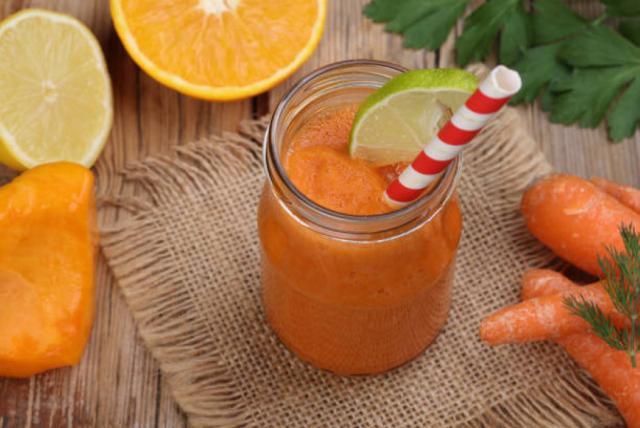 Energía y salud en un vaso: el poder del jugo de zanahoria