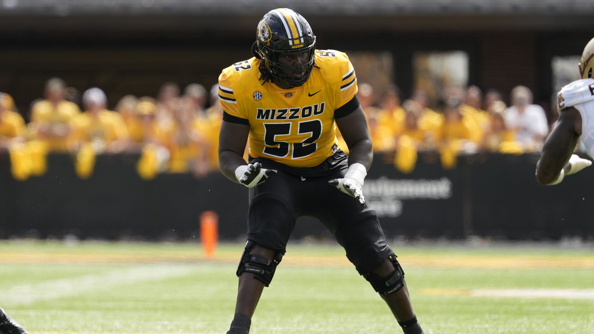 Patriots draft Marcus Bryant, OT, Missouri with the 220th pick in Round 7