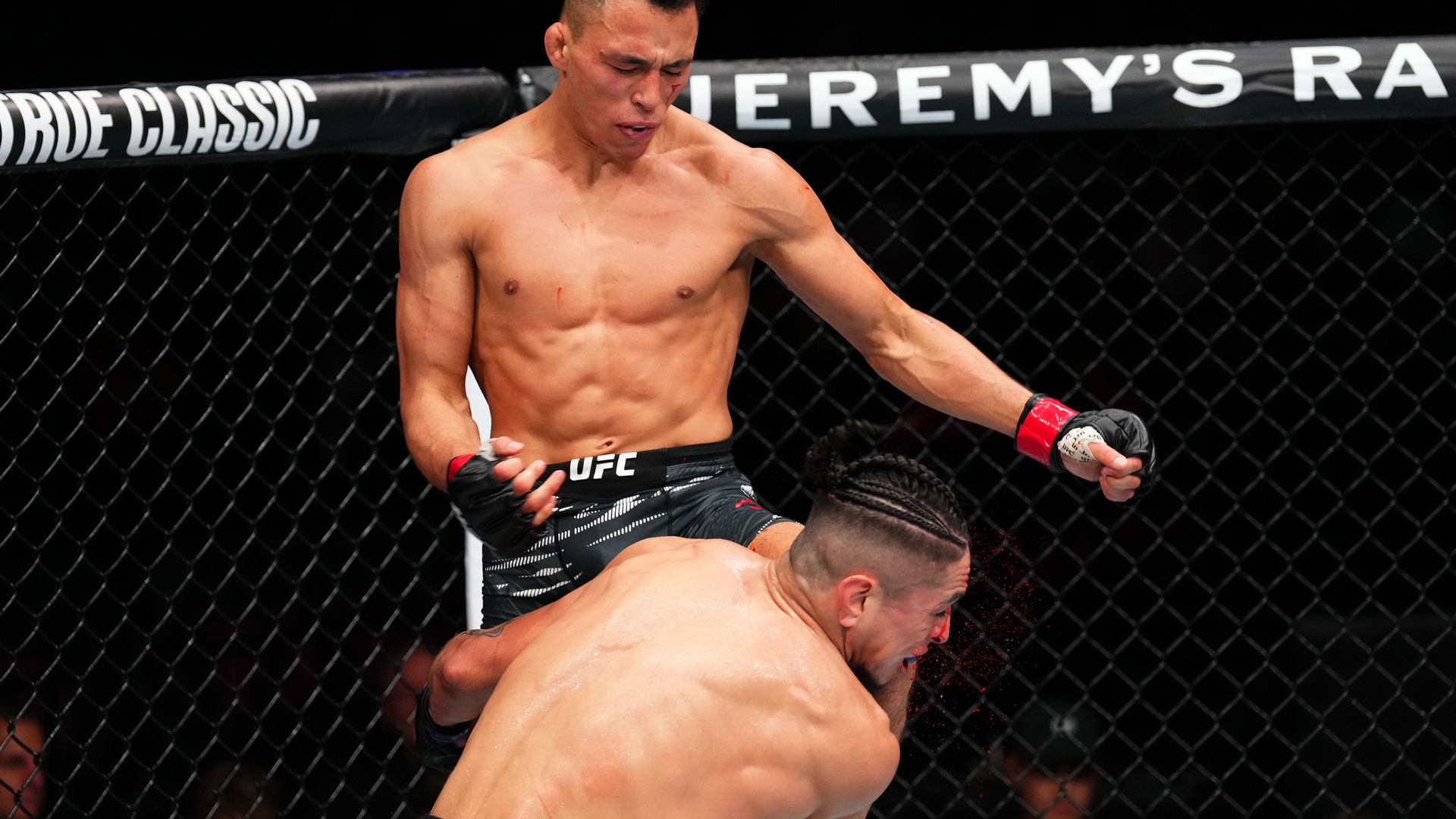 Highlights! Cuamba Stuns Romero With Flying Knee TKO