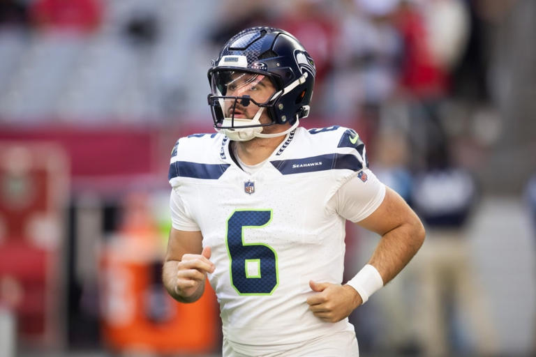 Vikings acquire QB Sam Howell from Seahawks