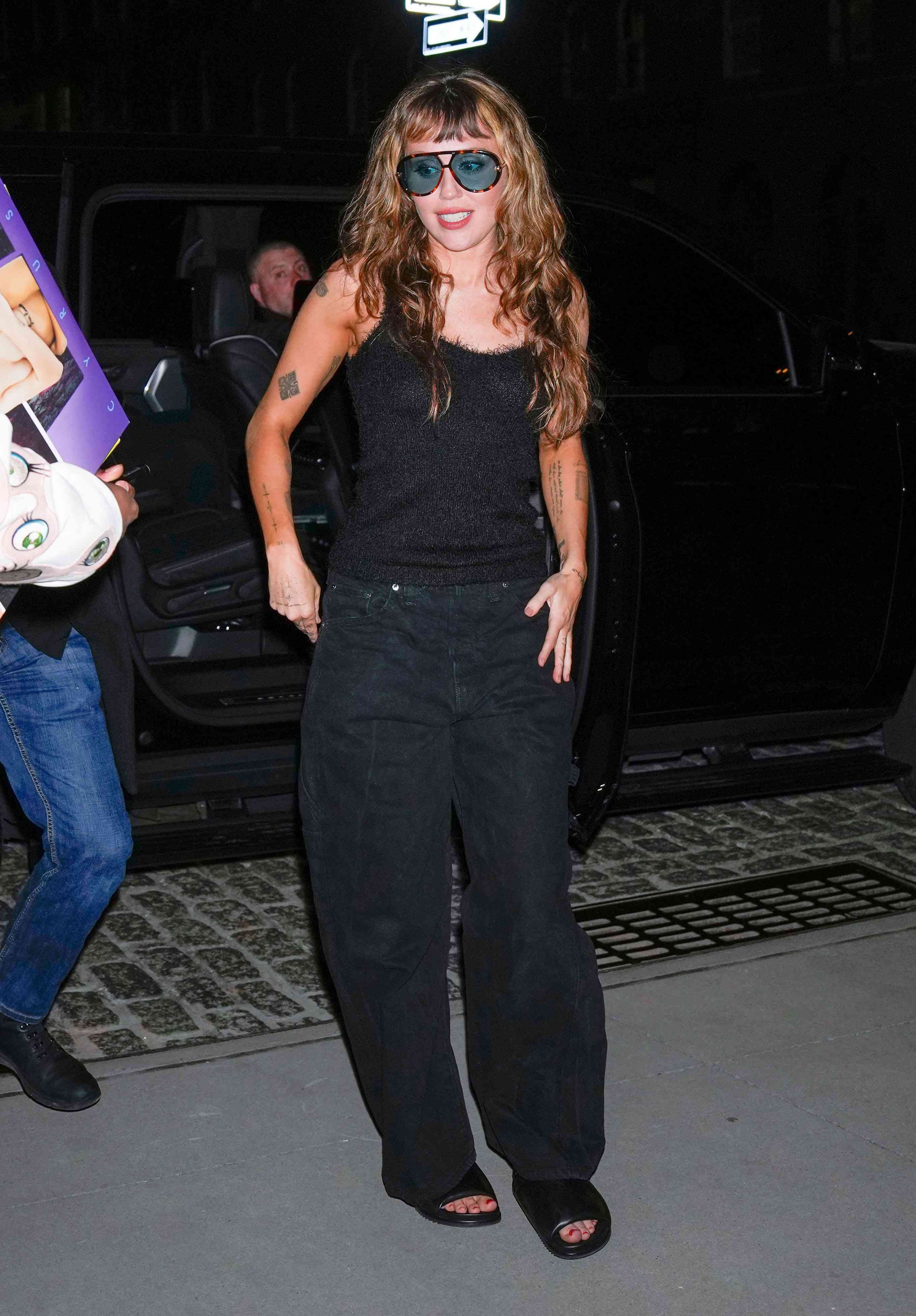 I’m Anti-Jeans, but Miley Cyrus’s Ridiculously Comfy, Cool-Girl Pair ...