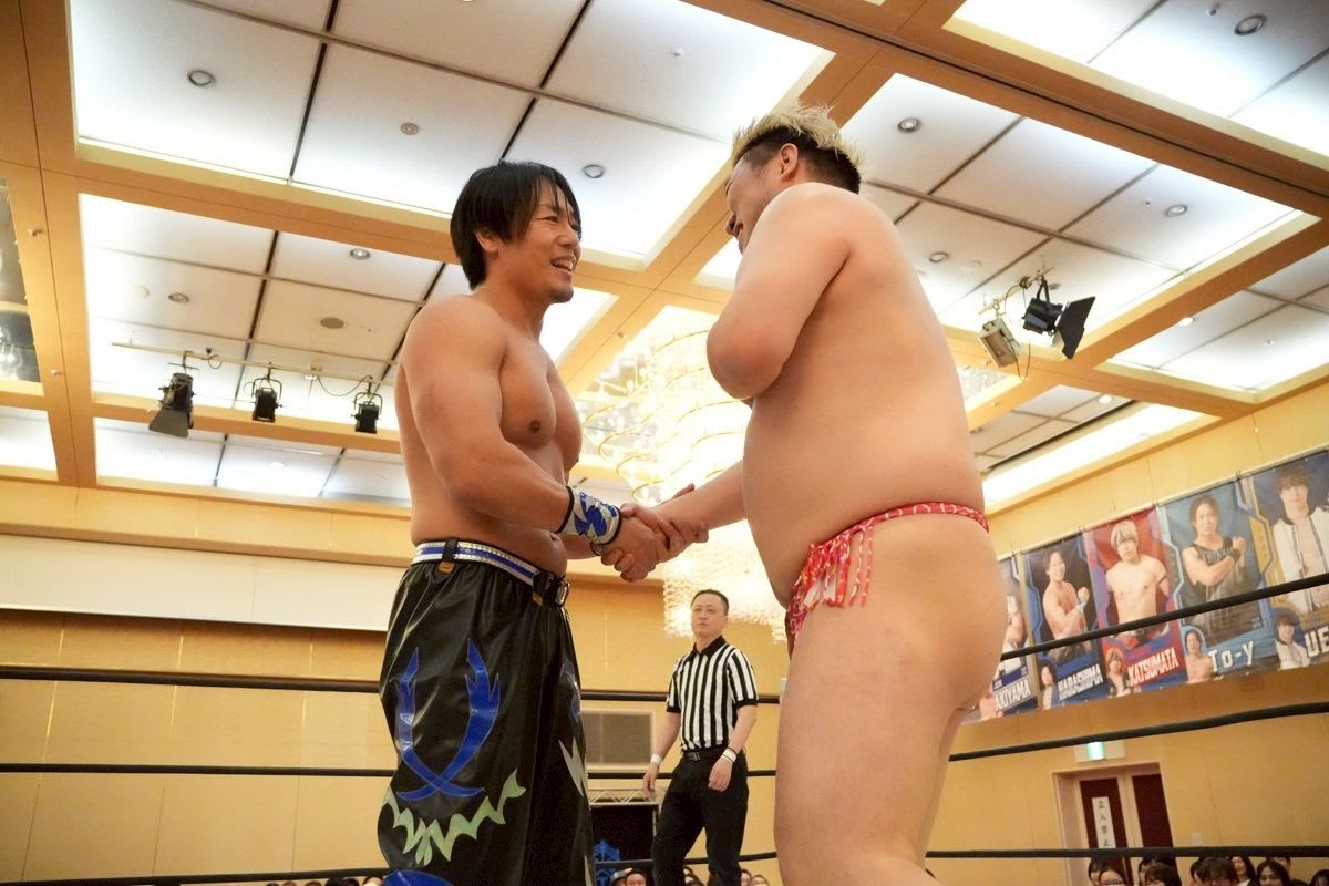 【DDT】男色ディーノがHARASHIMAとの一騎打ち制し、5・25後楽園での鈴木みのるとのUNIVERSAL王座戦に向け好調ぶりアピール！「鈴木みのるのクビをかっ切ってやるよ！」