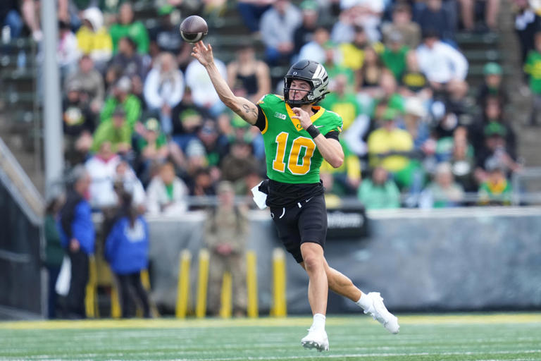 Oregon QB Luke Moga earns Ducks Wire MVP honors in 2025 spring game